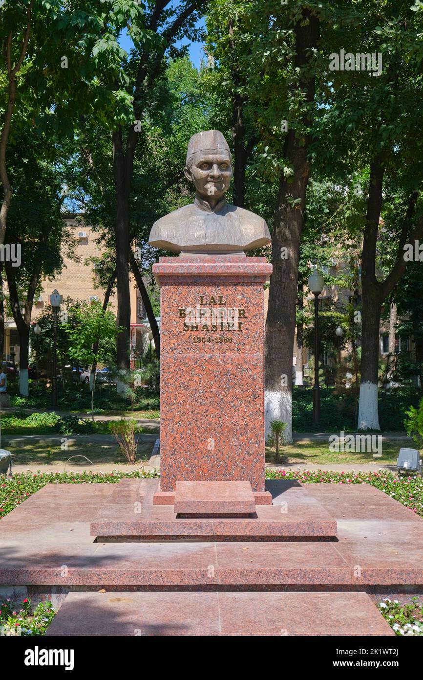 Memorial statue of India's second Prime Minister, Lal Bahadur Shastri ...