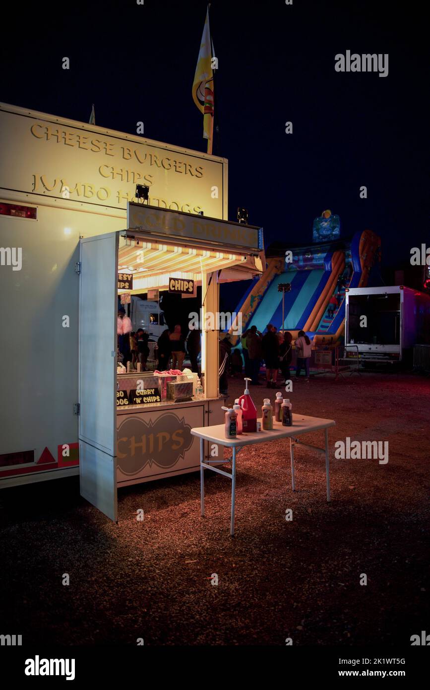 Fast food stand at funfair, with condiment stall Stock Photo - Alamy