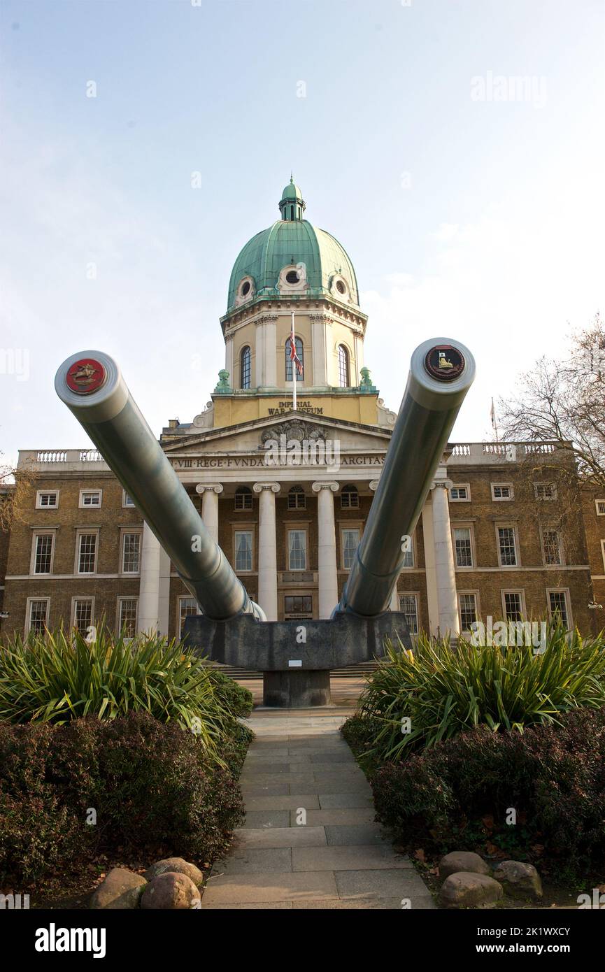 London's War Museum Showcase - Iconic Entrance Cannons in Splendid View ...