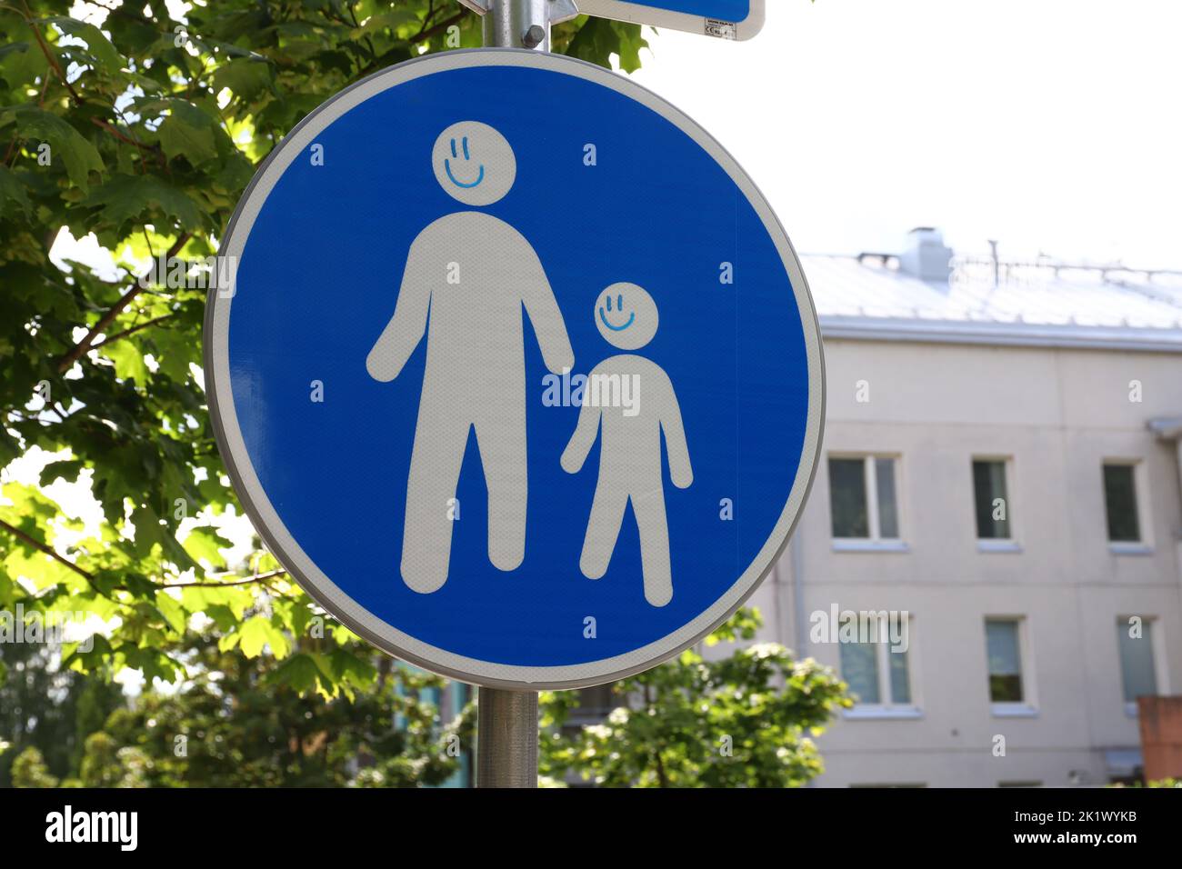 A blue circle street sign Stock Photo - Alamy