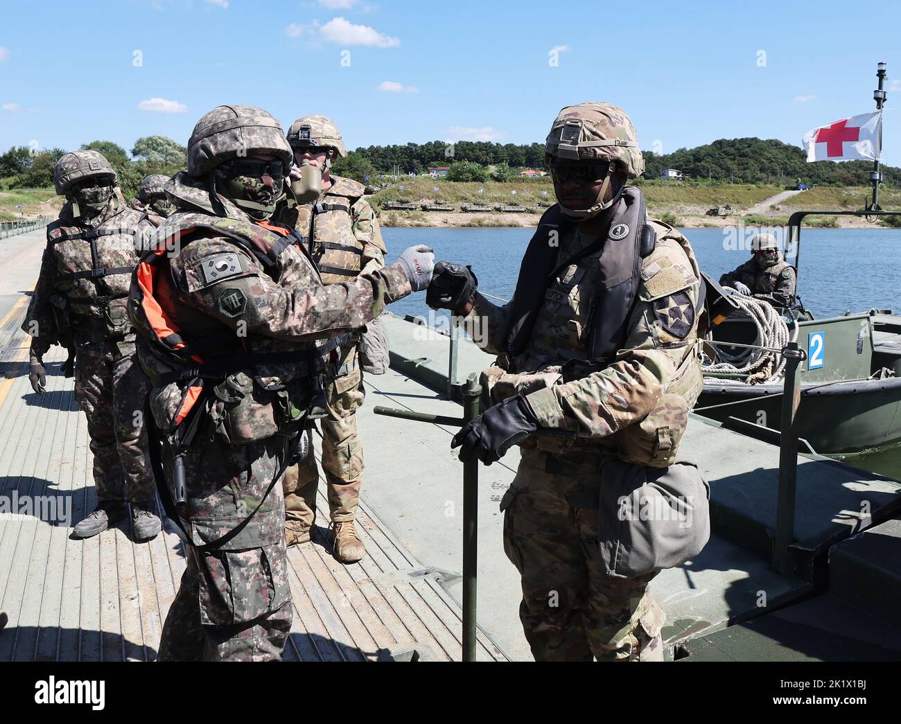 21st Sep, 2022. S. Korea-U.S. joint river-crossing drill Soldiers ...