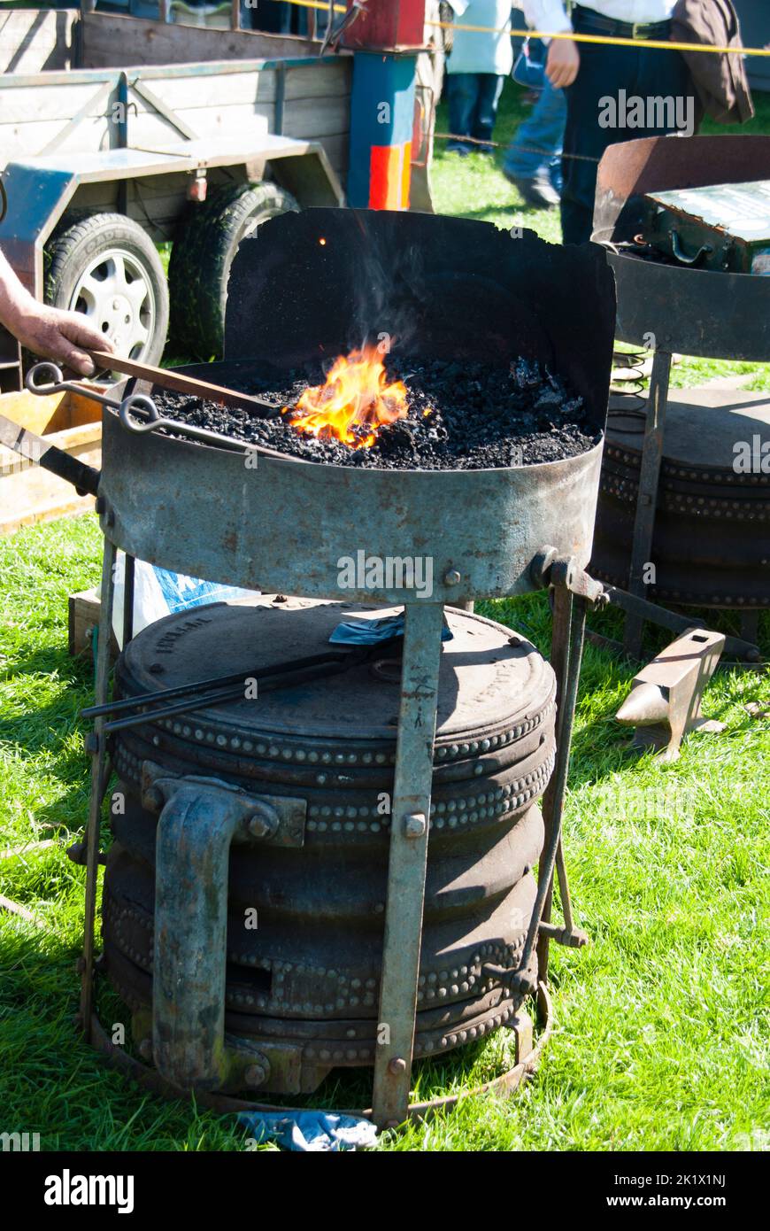 Blacksmith hammering bar hi-res stock photography and images - Alamy
