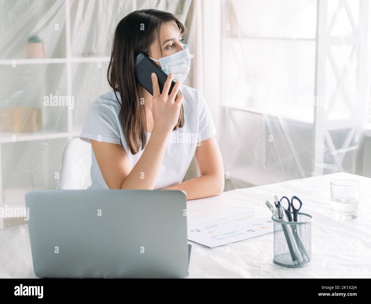 Business bankruptcy office shutdown woman hi-res stock photography and ...