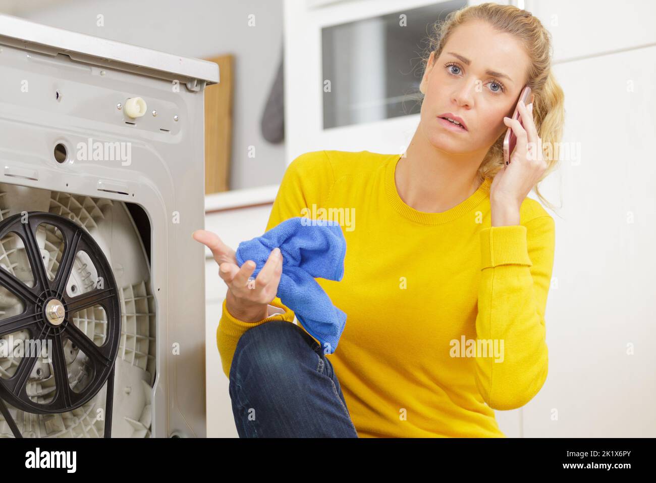 Talking on mobilephone hi-res stock photography and images - Alamy