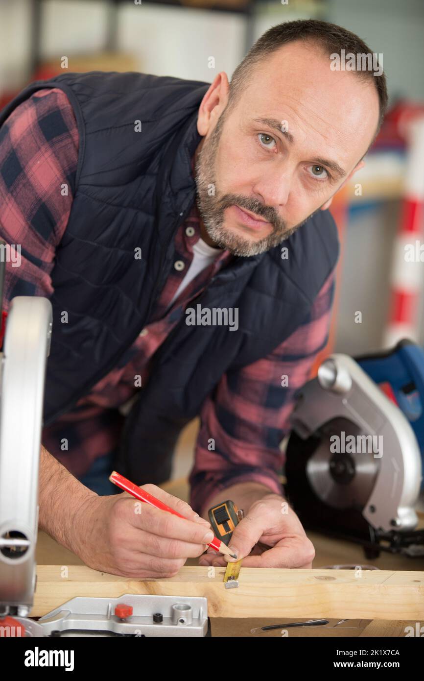 mature carpenter taking a precision measurement Stock Photo - Alamy