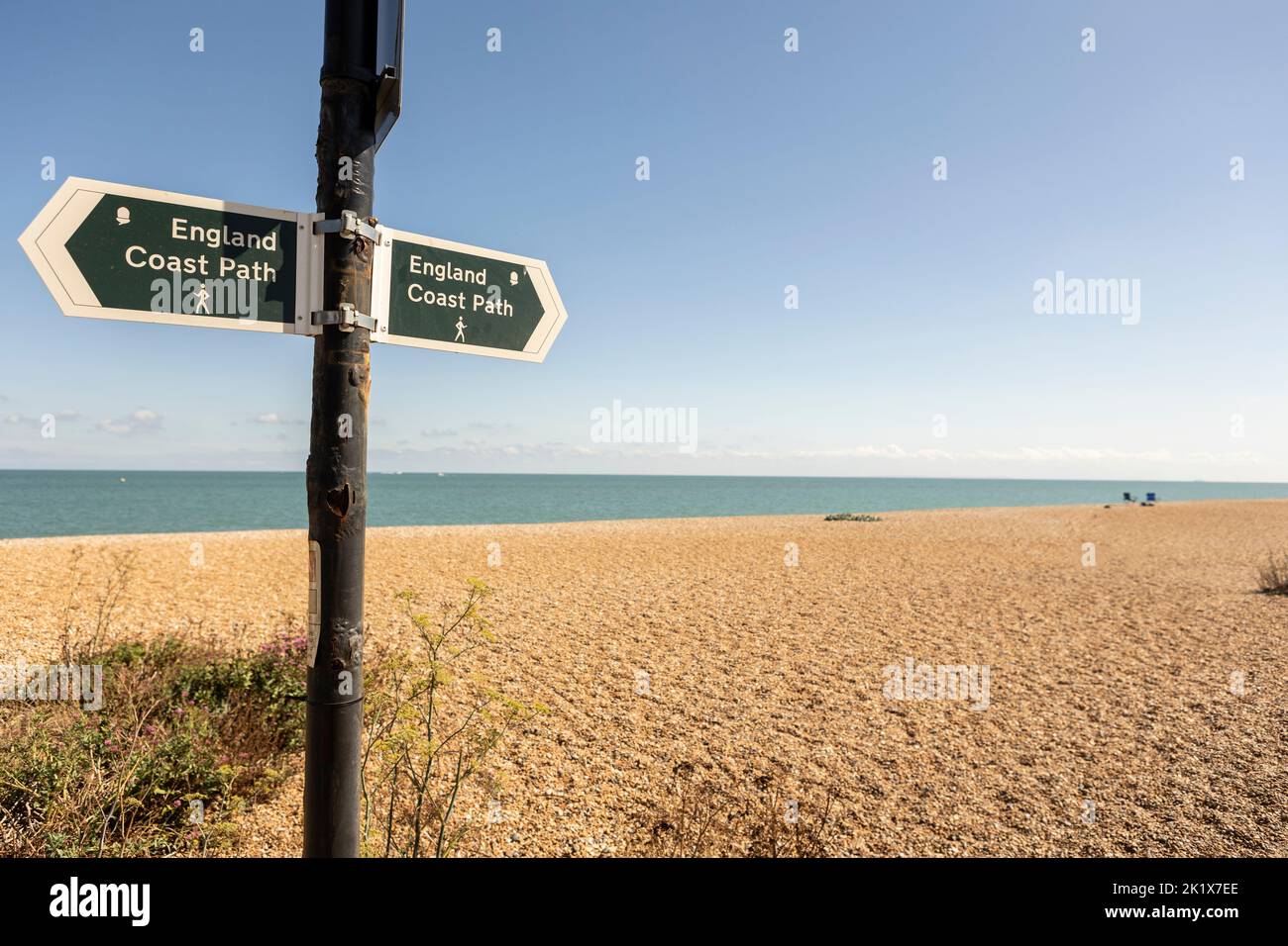 English coast path sign hi-res stock photography and images - Alamy