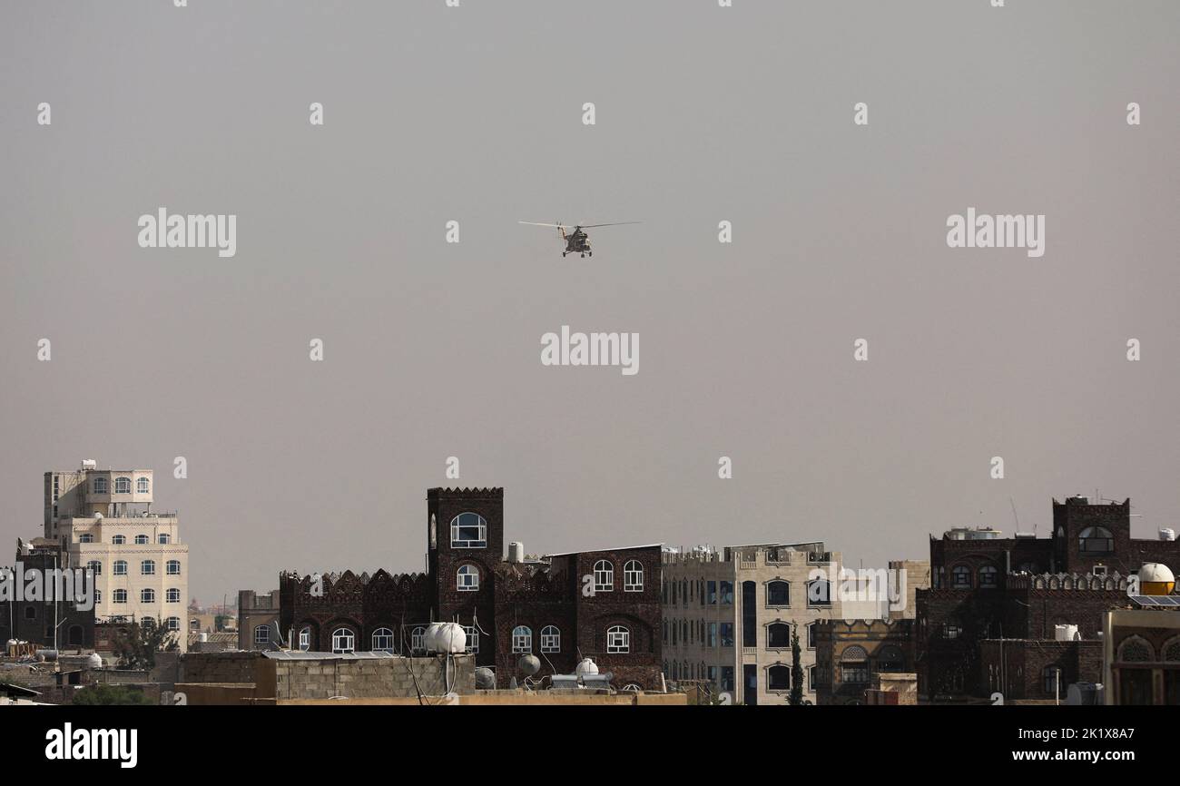 Saudi military helicopter hi-res stock photography and images - Alamy