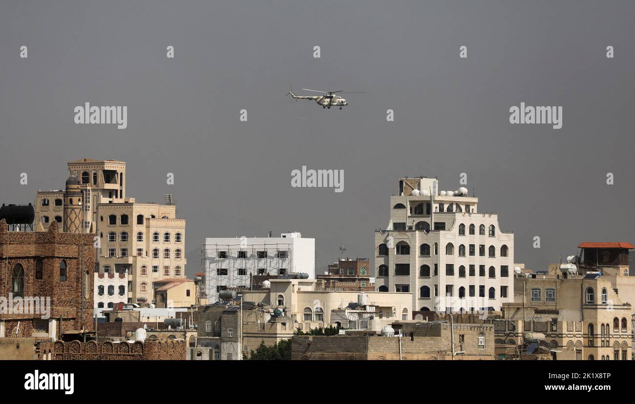 Saudi military helicopter hi-res stock photography and images - Alamy