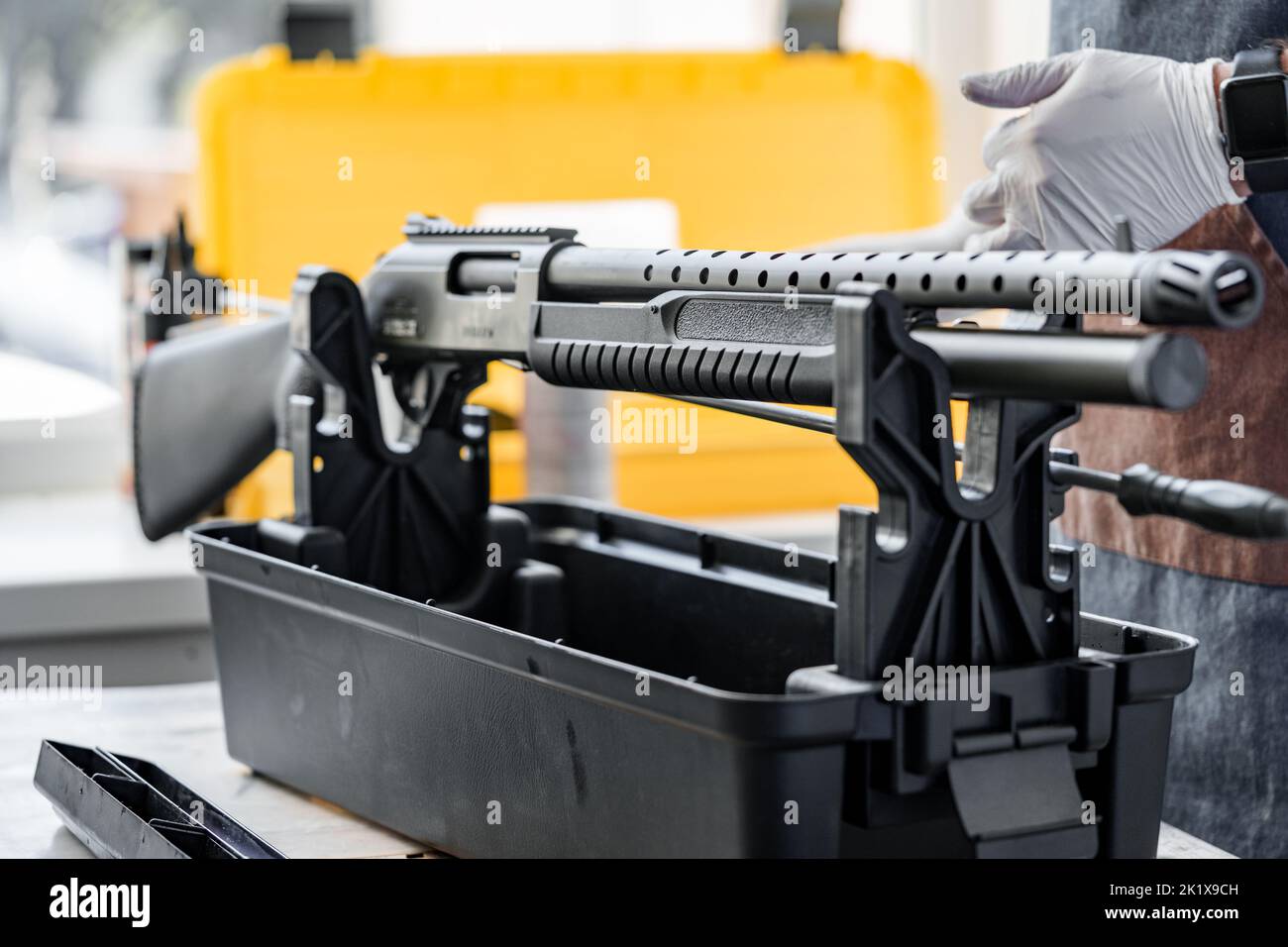 Automatic rifle on stand on the table of the weapons workshop Stock ...