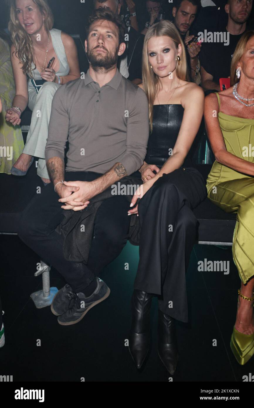 Alex Pettyfer And Girlfriend 2022