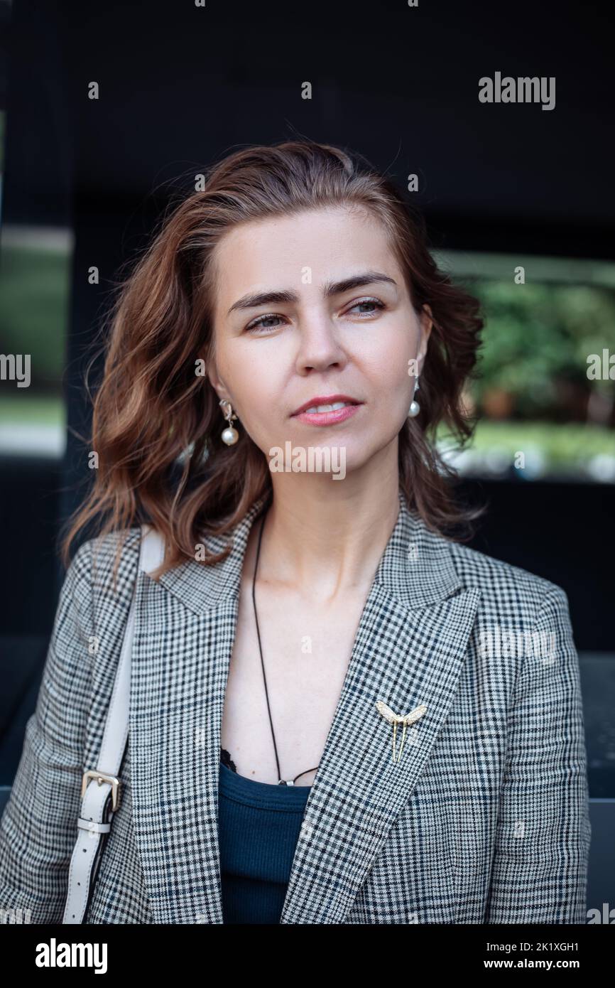 Squint woman hi-res stock photography and images - Alamy