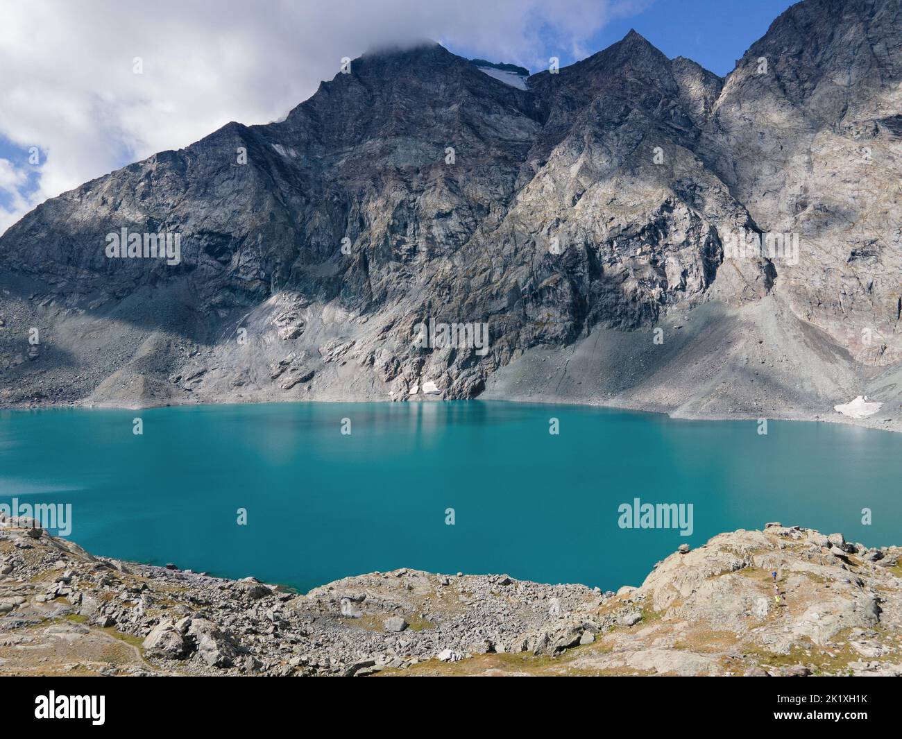 An aerial view of rocky mountains surrounded by lake Stock Photo - Alamy