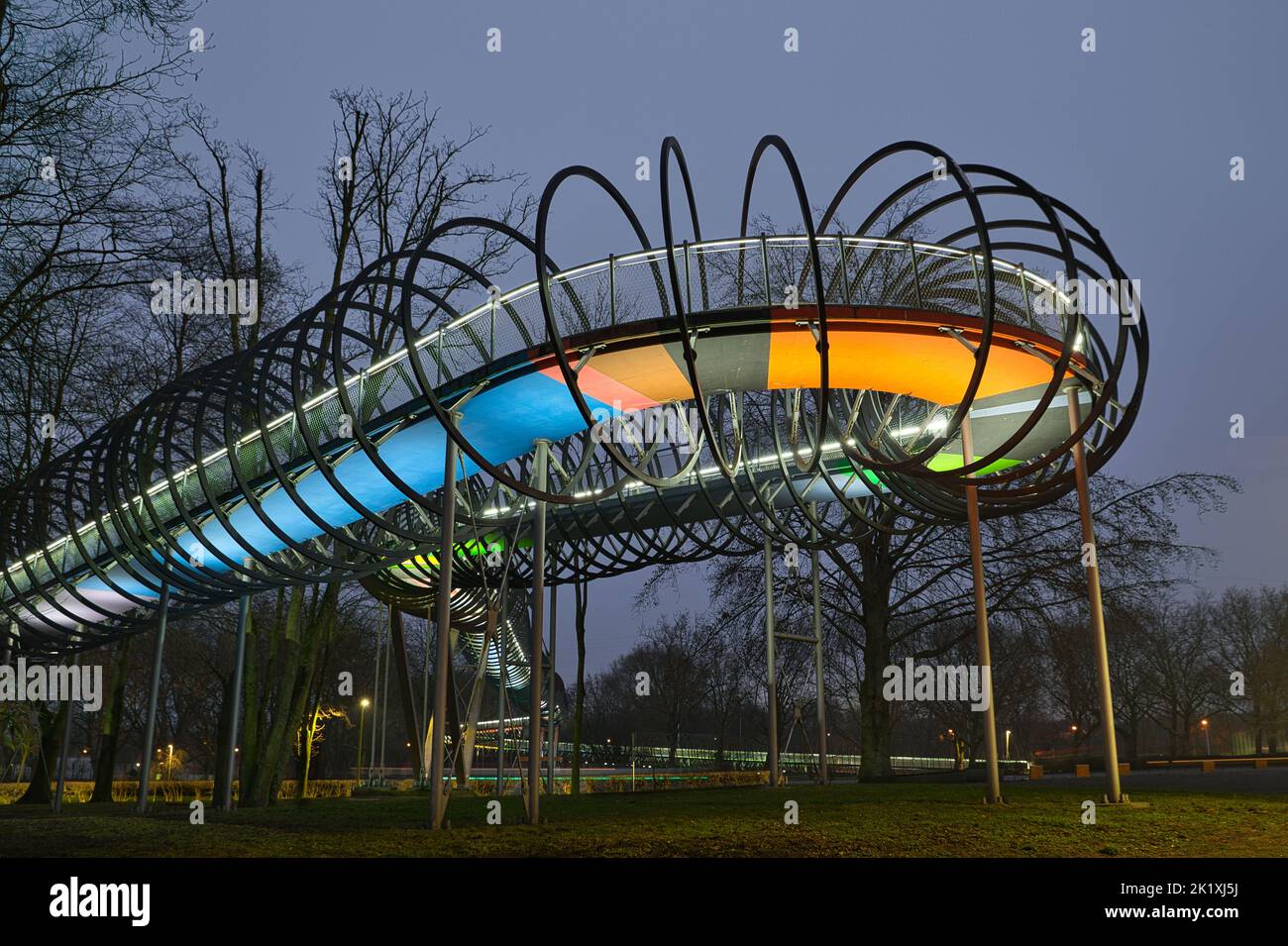 A beautiful shot of the Slinky Spring to Fame bridge in Oberhausen ...