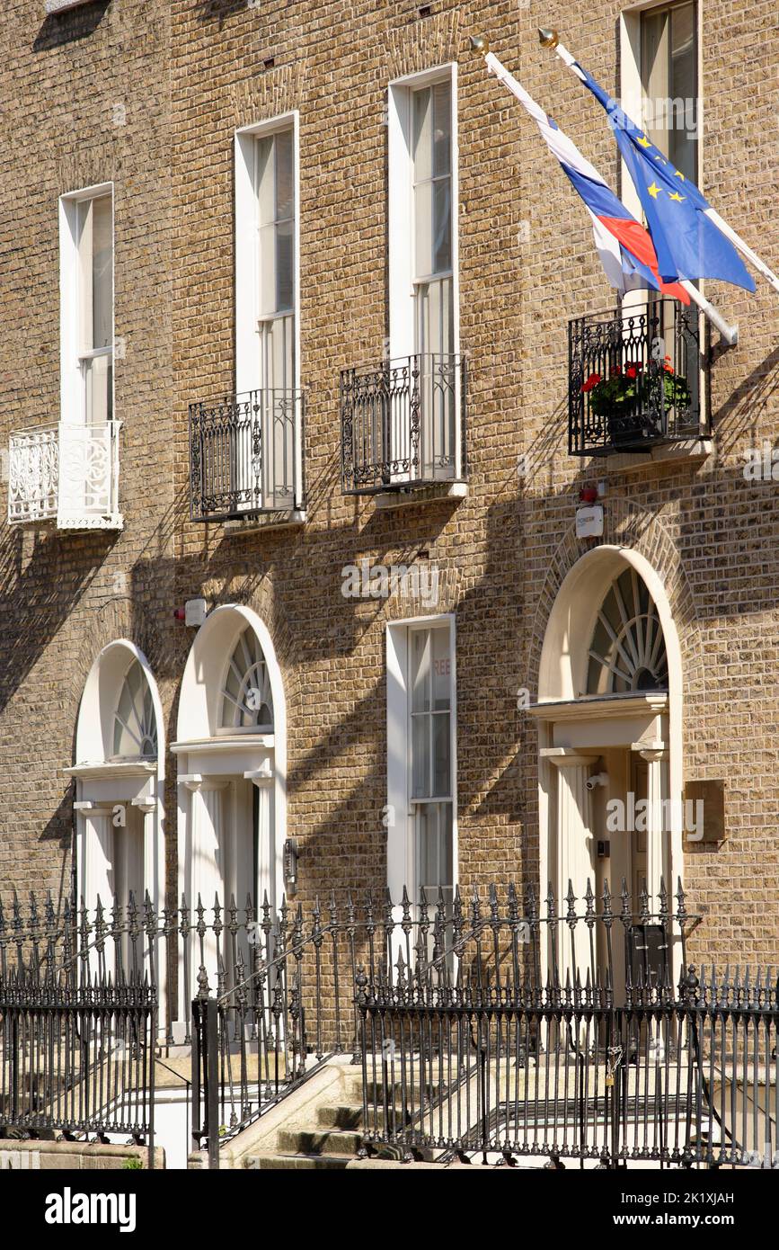 Georgian iron railings hi-res stock photography and images - Alamy