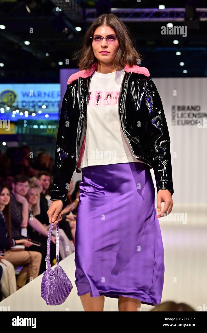 Mattel - Barbie, Barbie walk the talk in au courant looks from Balmain ...