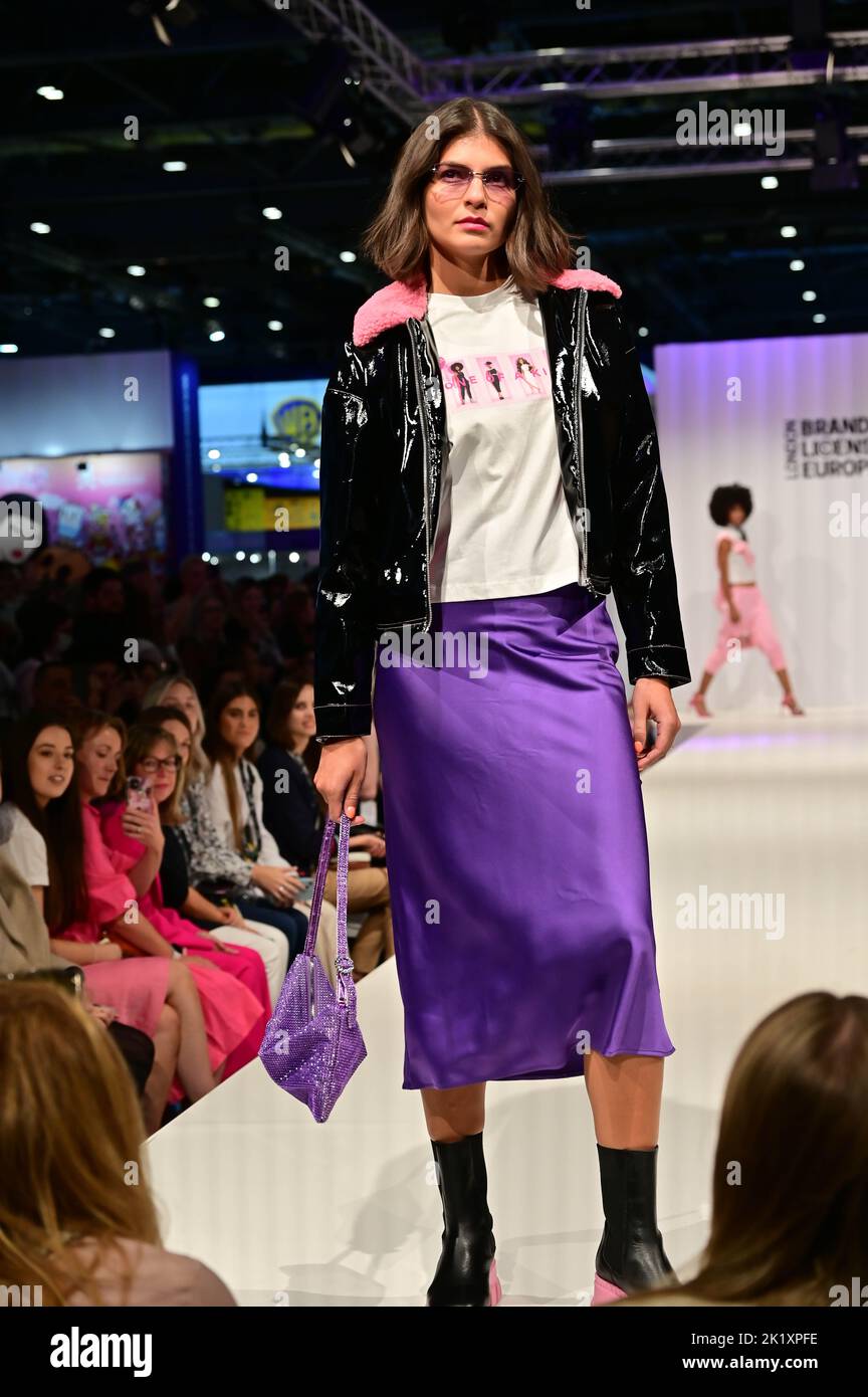 Mattel - Barbie, Barbie walk the talk in au courant looks from Balmain ...