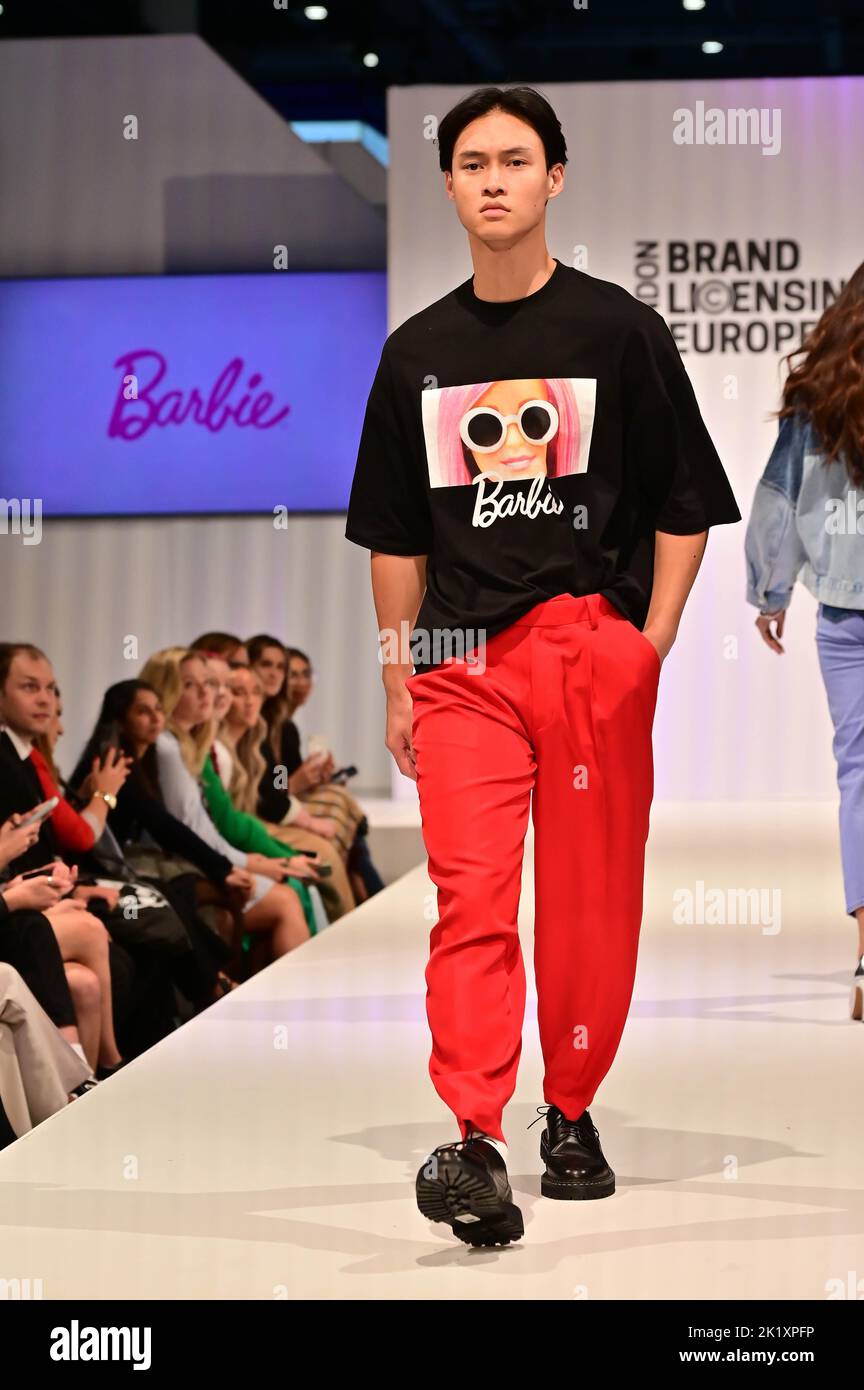 Mattel - Barbie, Barbie walk the talk in au courant looks from Balmain ...