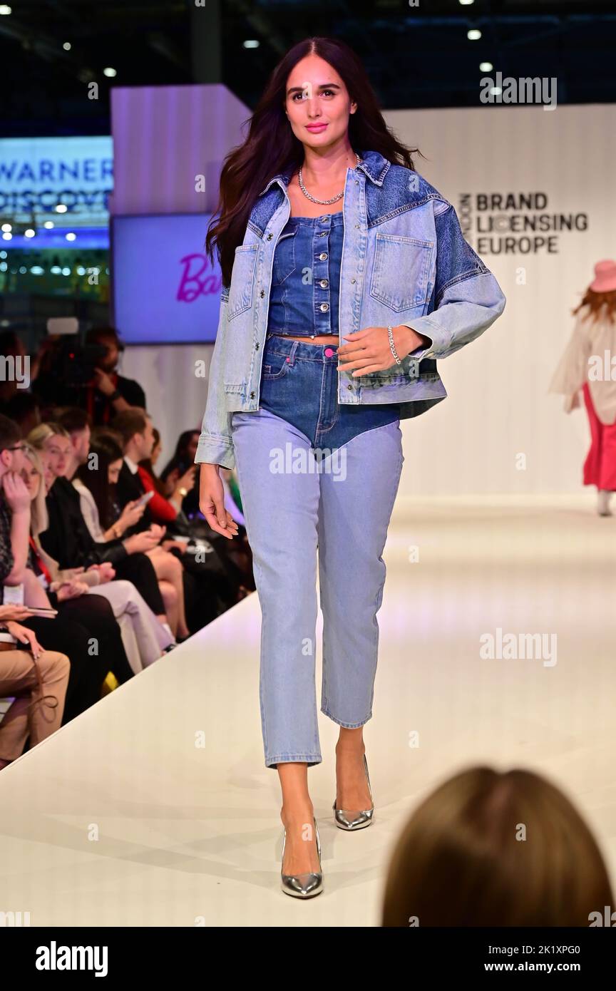 Mattel Barbie Barbie Walk The Talk In Au Courant Looks From Balmain Alessandro Enriquez