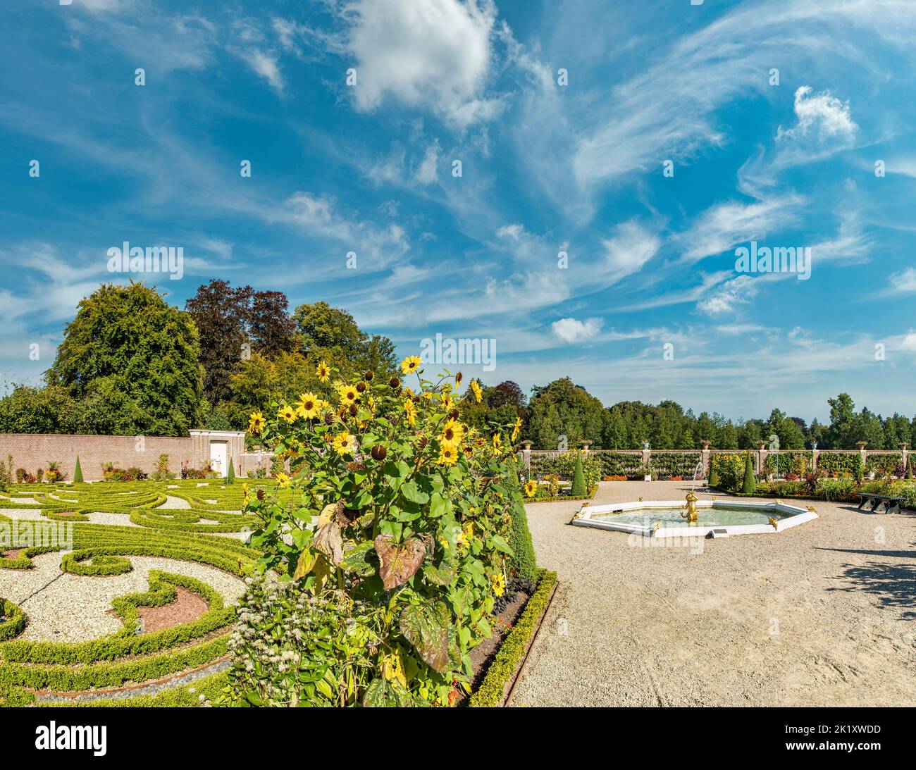 The formal baroque garden of the palace Het Loo Stock Photo - Alamy