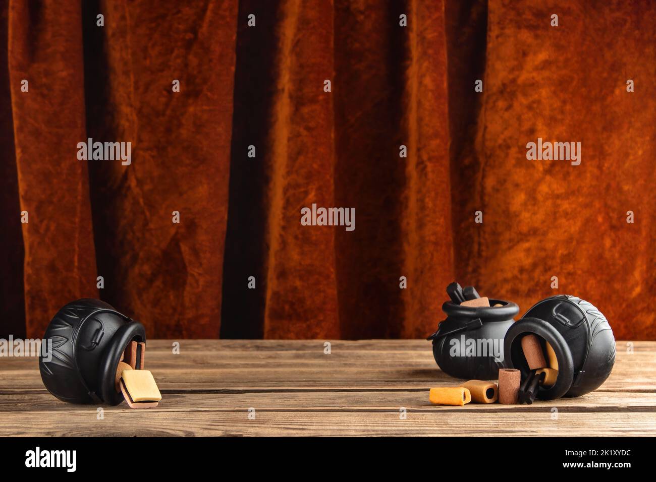 Witches cauldrons hi-res stock photography and images - Alamy