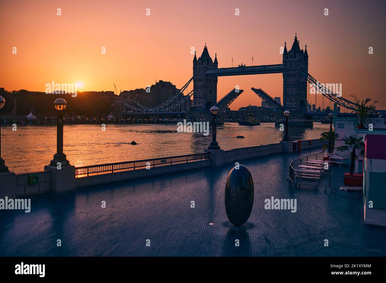 Life in london Stock Photo - Alamy