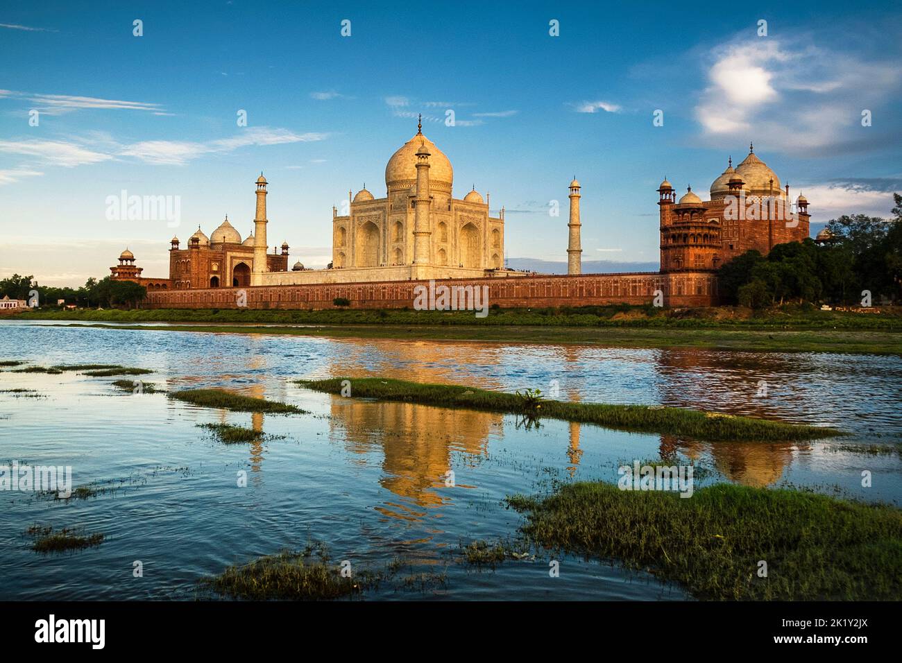 View of Taj Mahal palace reflected on Yamuna river in Agra, Uttar ...