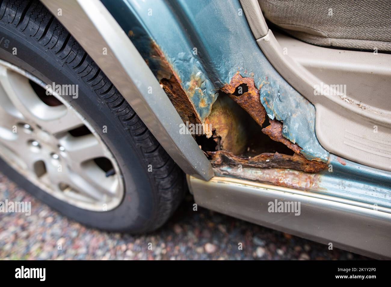 Abandoned car arch hi-res stock photography and images - Alamy