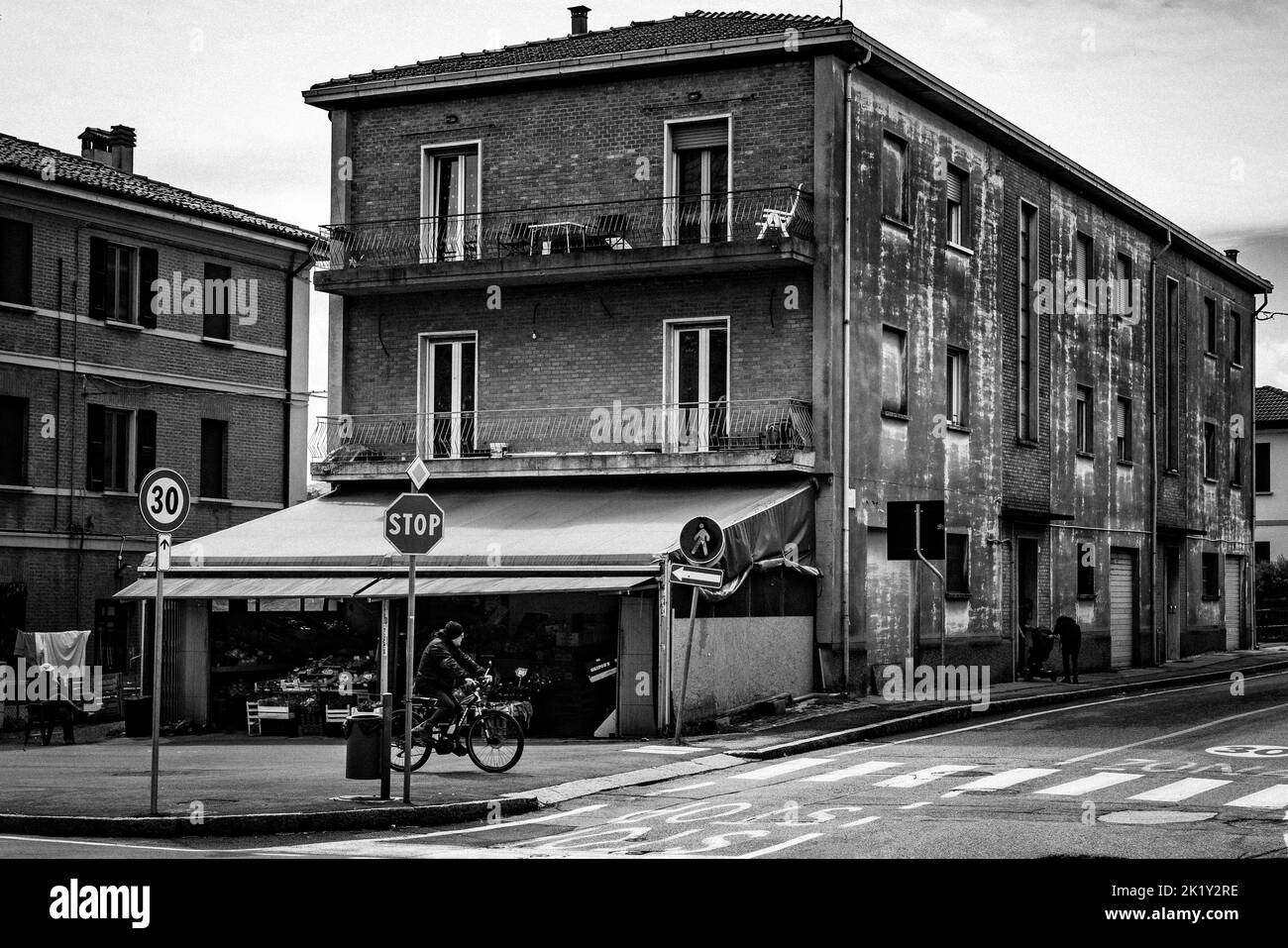 Driving building Black and White Stock Photos & Images - Alamy