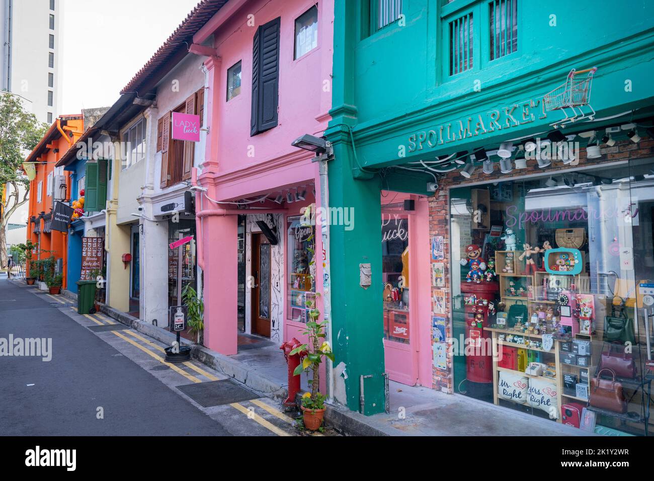 Colourful building and murals in Haji Lane, Kampong Glam, Singapore ...