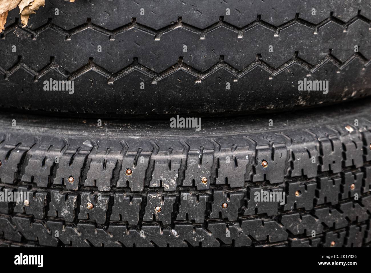 Old black tires background, a tires pattern Stock Photo - Alamy