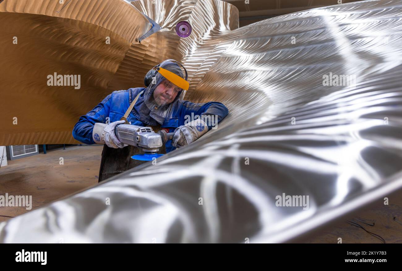 Largest ship propeller hi-res stock photography and images - Alamy