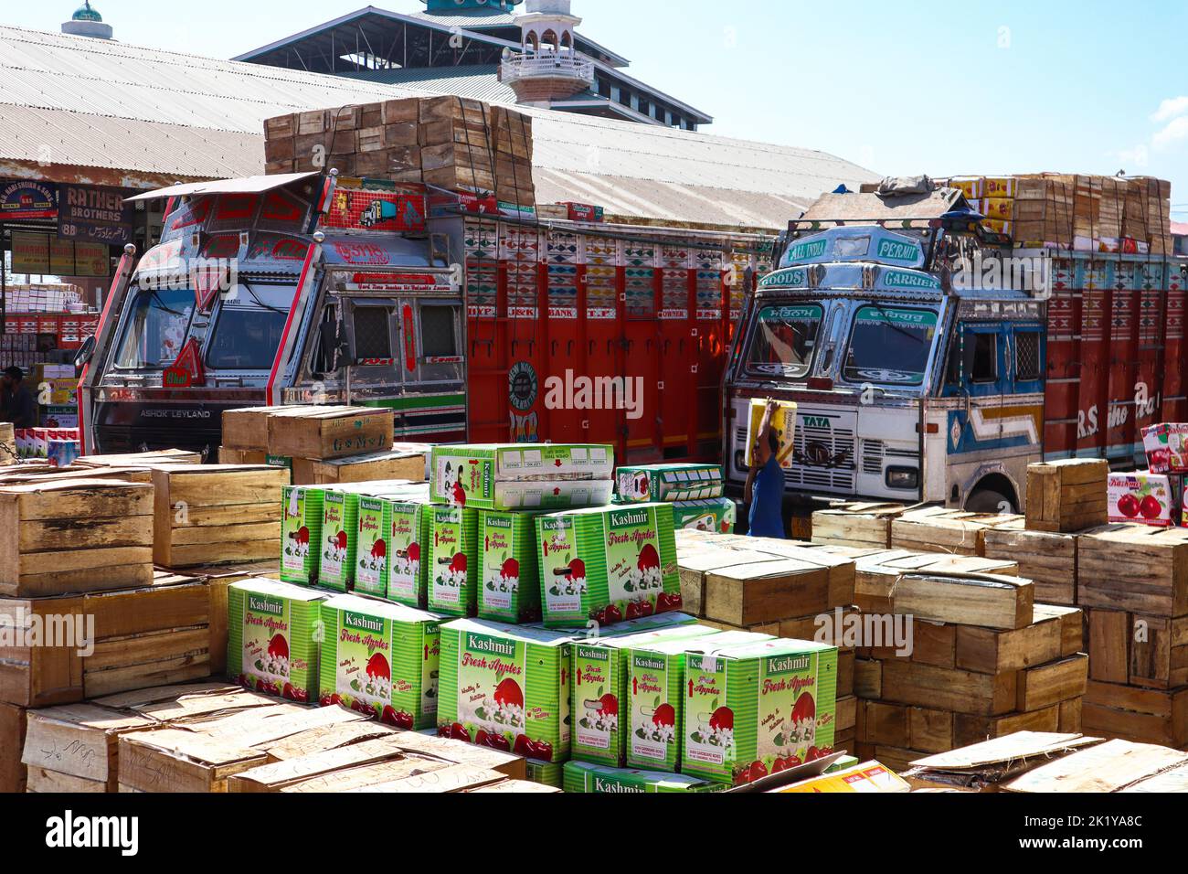 Sopore fruit market hi-res stock photography and images - Alamy