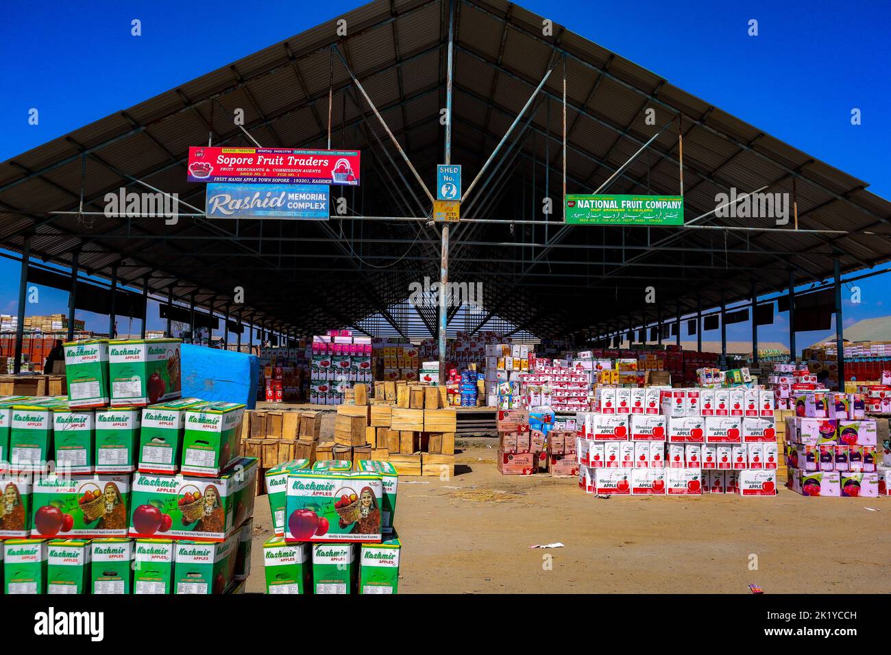 Azadpur wholesale market, delhi, india hi-res stock photography and ...