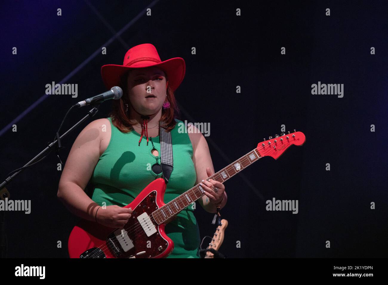 Hollie Singer of Adwaith play Walled Garden at Green Man 2022 music ...