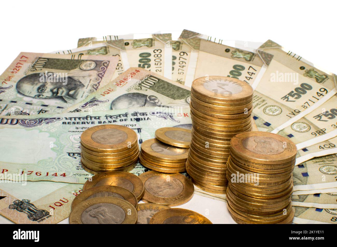 New five rupee coin hi-res stock photography and images - Alamy