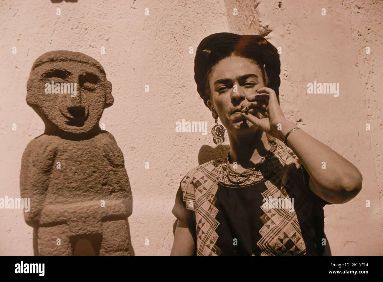 Frida kahlo statue hi-res stock photography and images - Alamy