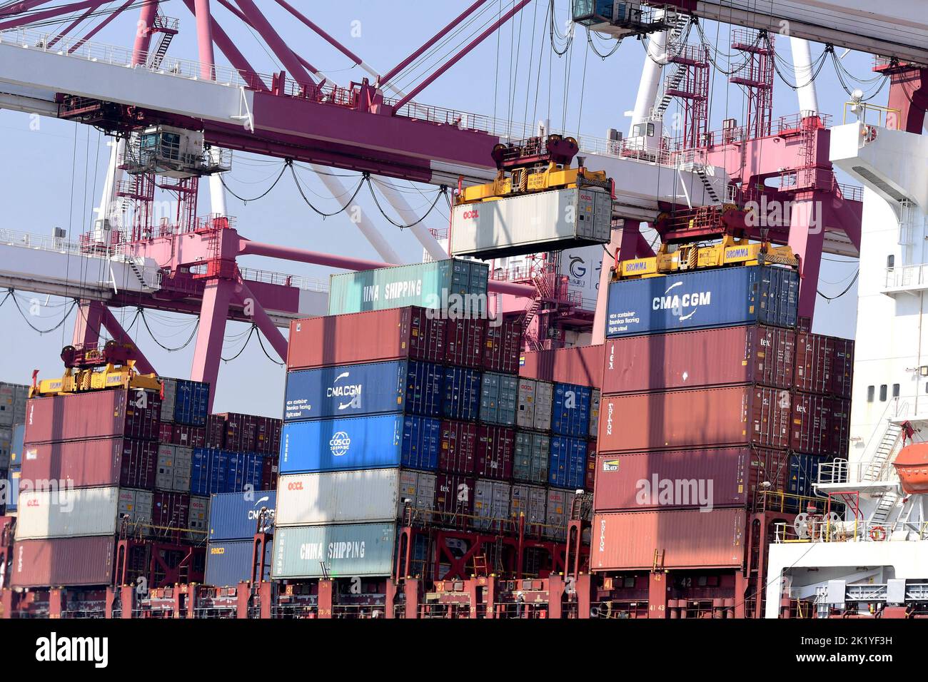 QINGDAO, CHINA - SEPTEMBER 21, 2022 - Freighters load and unload ...