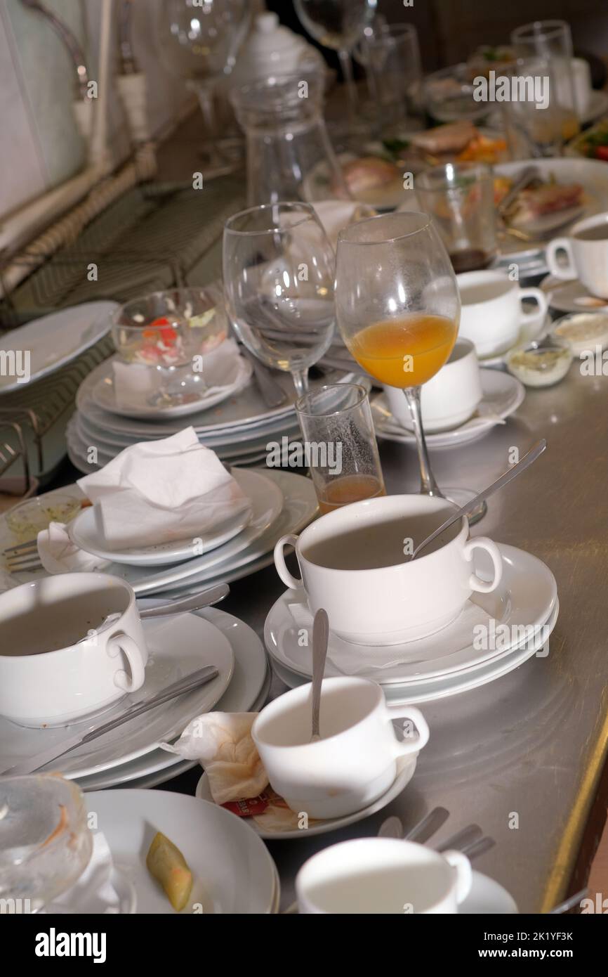 Dirty lunch table stack hi-res stock photography and images - Alamy