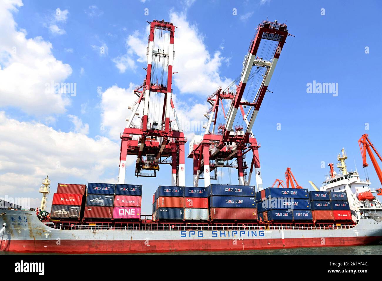 QINGDAO, CHINA - SEPTEMBER 21, 2022 - Freighters load and unload ...
