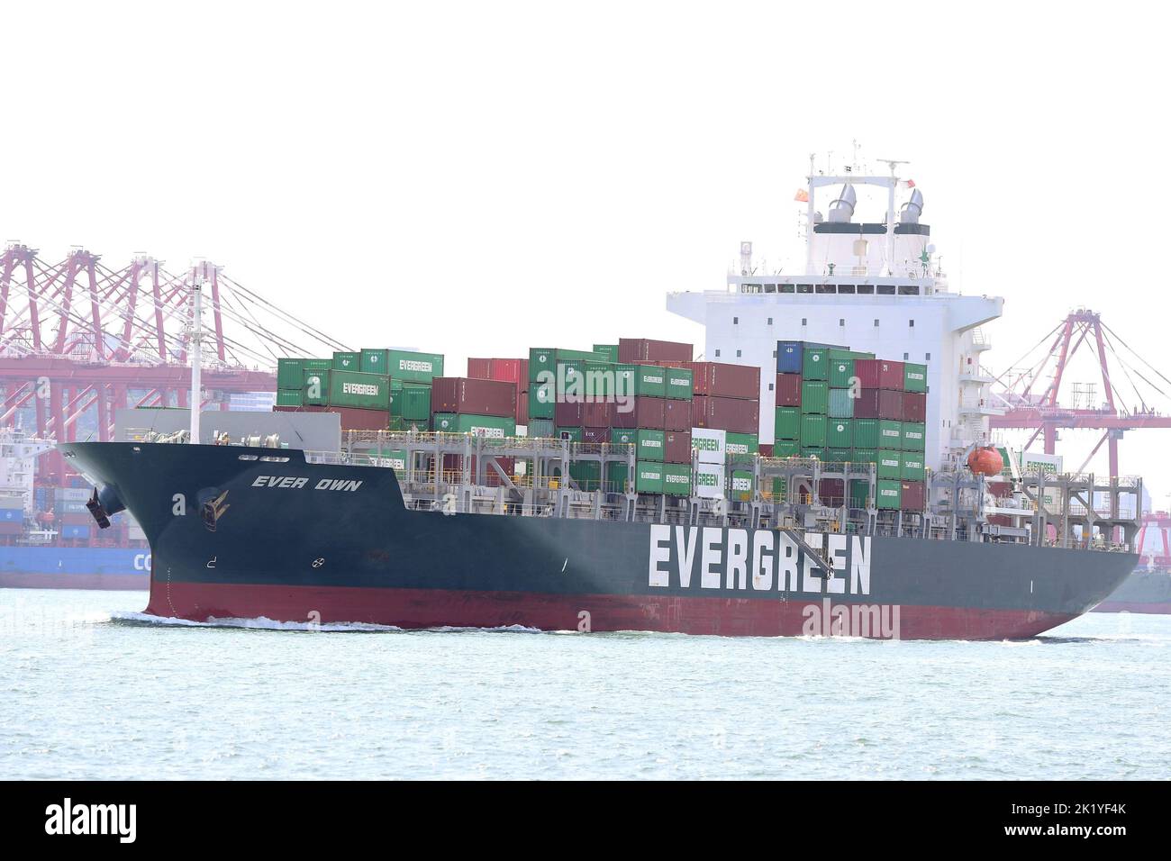 QINGDAO, CHINA - SEPTEMBER 21, 2022 - A cargo ship loaded with ...