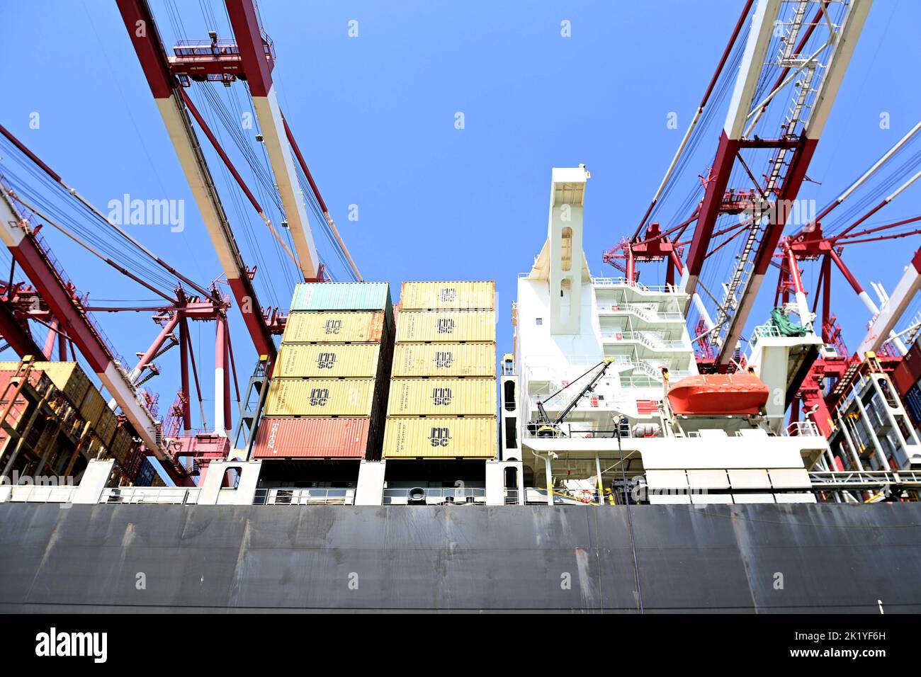 QINGDAO, CHINA - SEPTEMBER 21, 2022 - Freighters load and unload ...