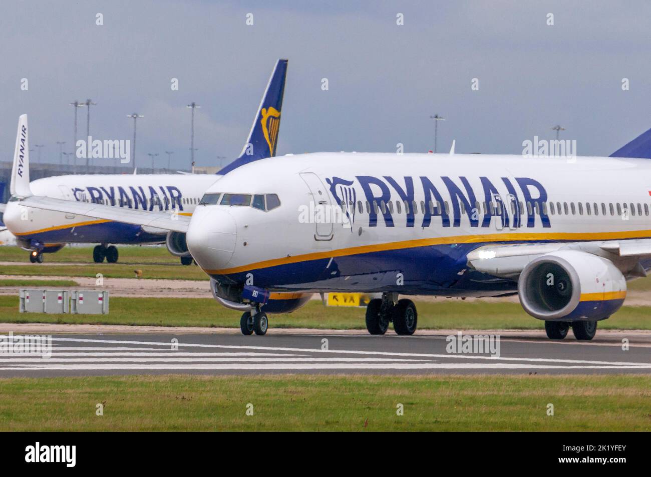Jet aircraft manchester airport hi-res stock photography and images - Alamy
