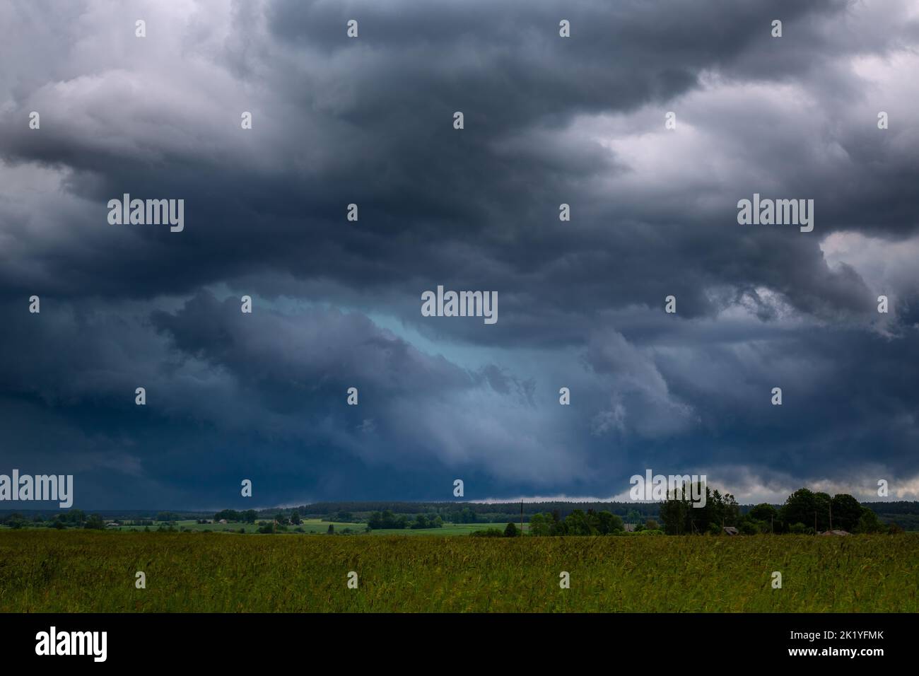 Storm clouds over field, storm cell, extreme weather, dangerous storm ...