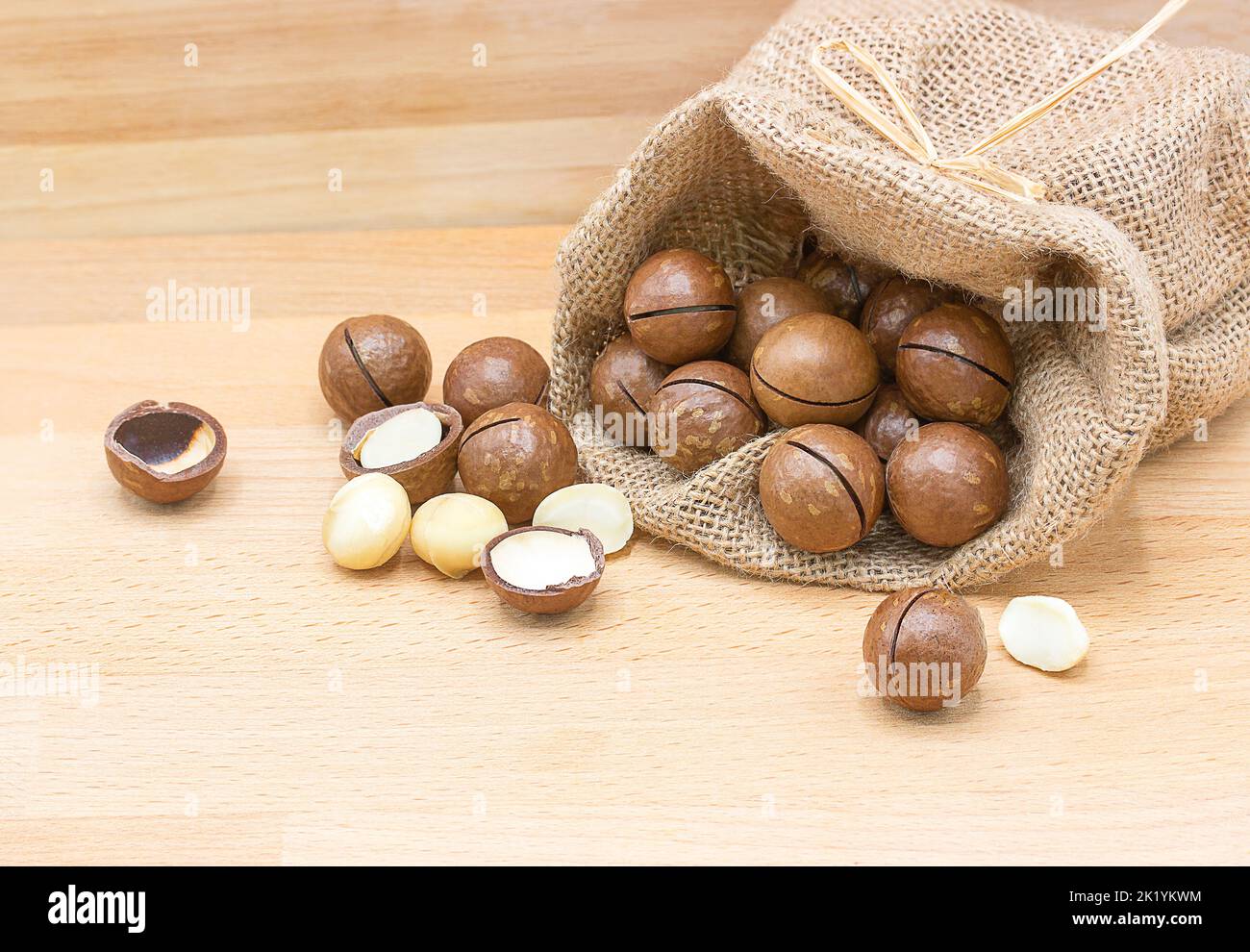 Whole open macadamia nuts hi-res stock photography and images - Alamy