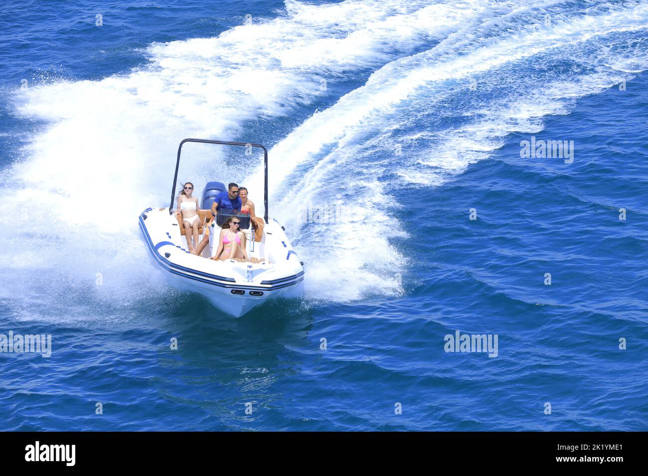 Make making waves hi-res stock photography and images - Alamy