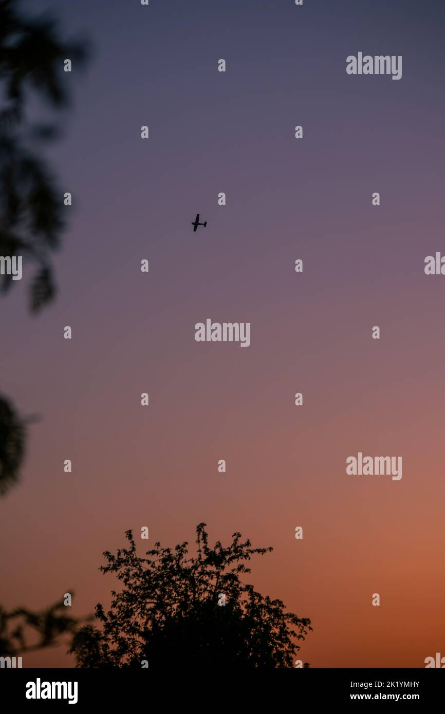 Airplane vertical flight hi-res stock photography and images - Alamy