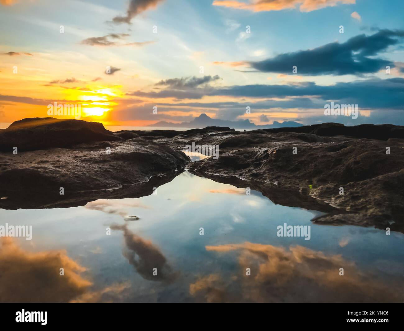 Stunning sunset colors hi-res stock photography and images - Alamy
