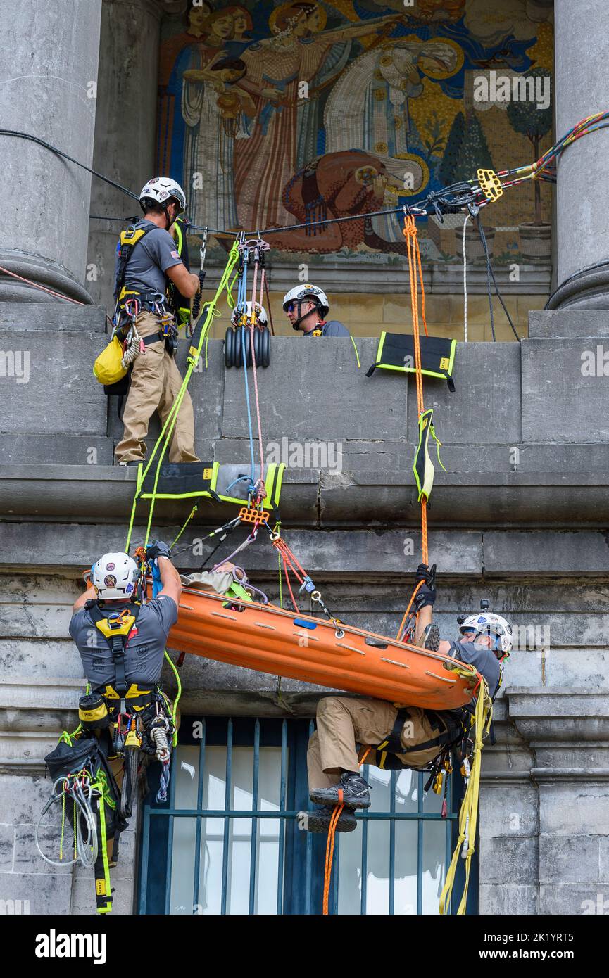 Pompier grimpeur hi-res stock photography and images - Alamy