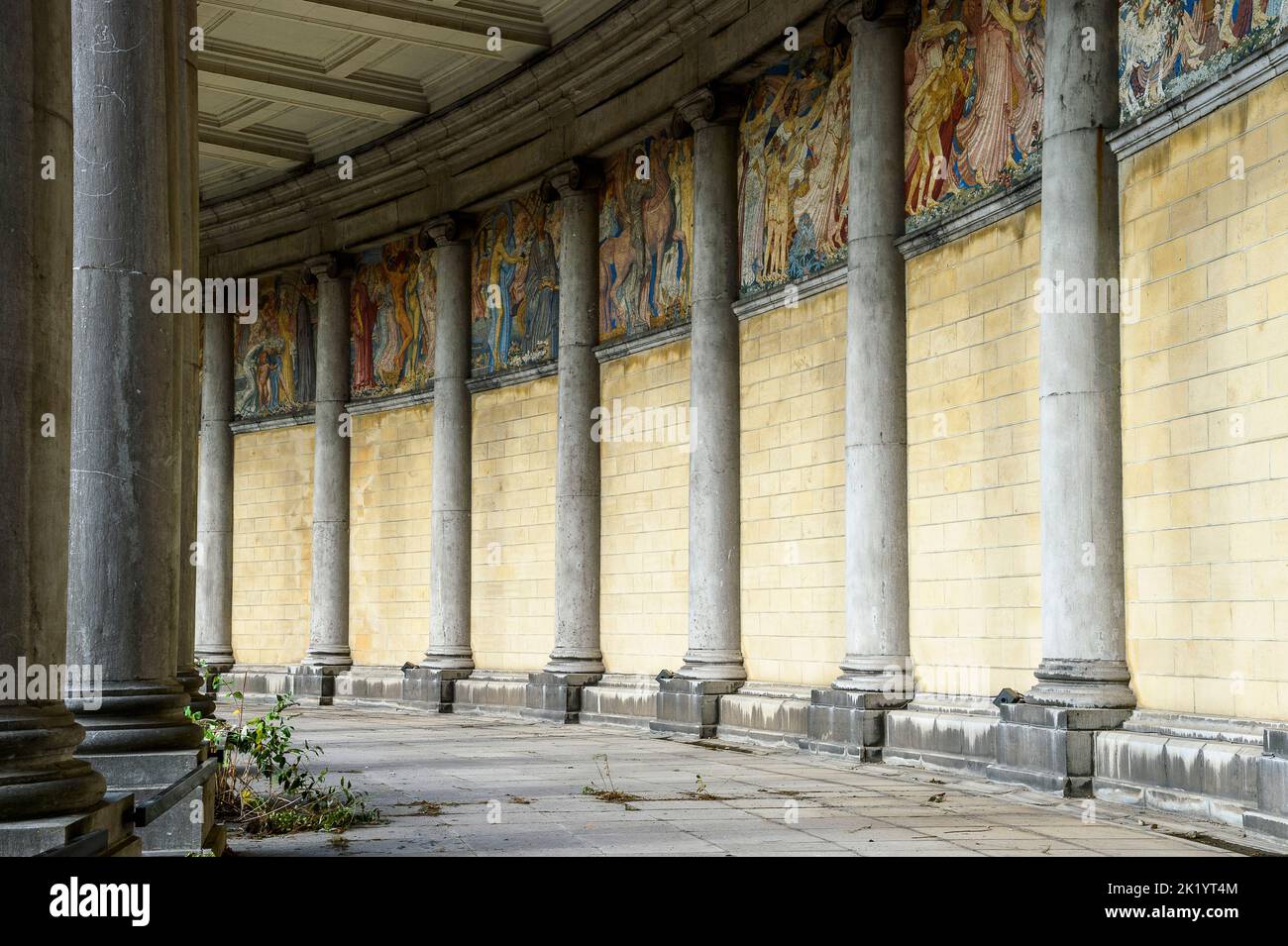 Vue de l'hemicycle des arcades du cinquantenaire | View on the ...