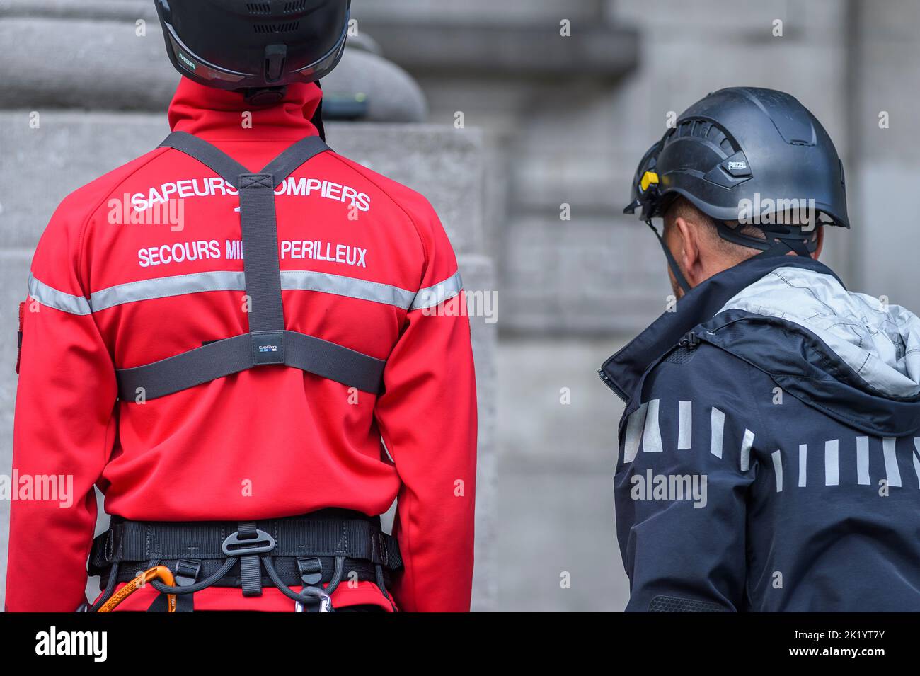 French firemen specialised in hazardous environment | Pompiers francais ...